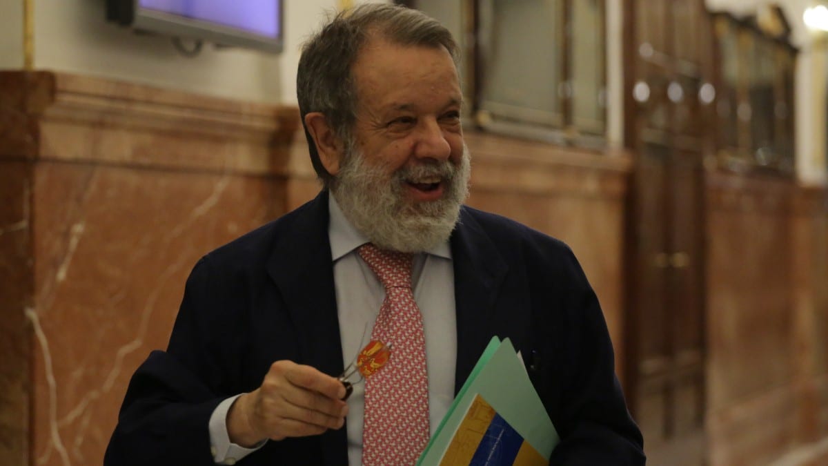 Fernández Marugán, Defensor del Gobierno - LA GACETA
