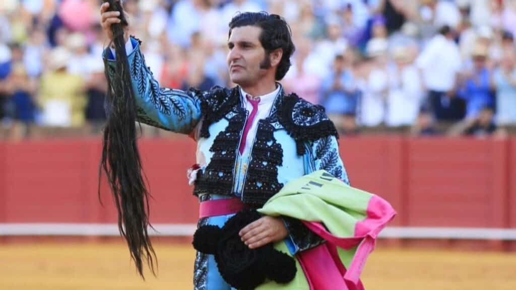 Histórico Morante: dos orejas y un rabo en Sevilla