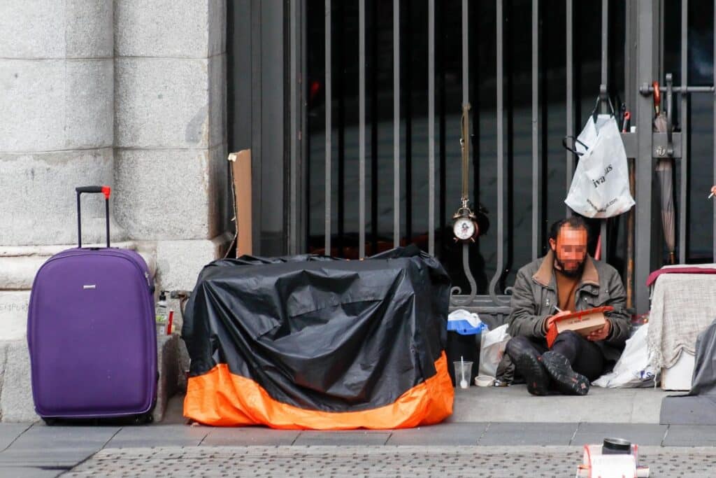 Ocho de cada diez personas sin hogar en España son hombres, según Cáritas