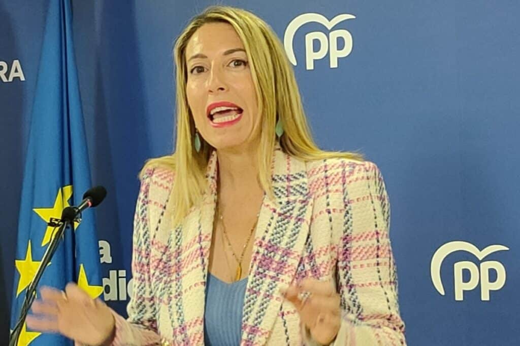 La presidenta de Extremadura, María Guardiola (PP), se ofrece a la ...