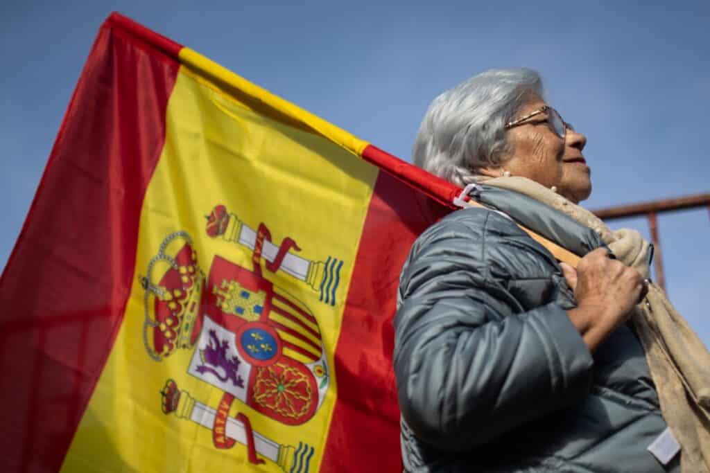 VOX reclama que la bandera de España ondee en los colegios públicos de ...