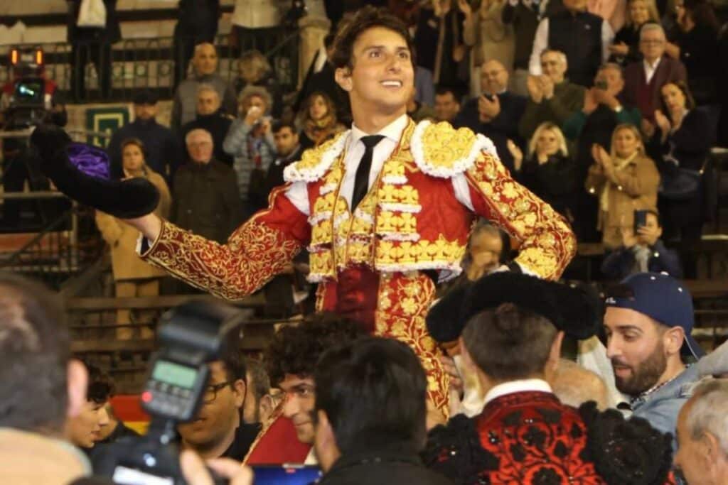 Arrollador triunfo de Roca Rey en las Fallas de Valencia