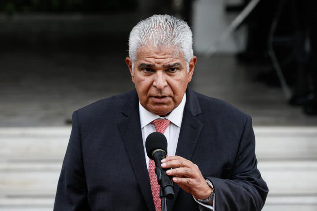 José Raúl Mulino asume la presidencia de Panamá