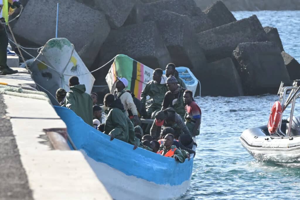 Casi 80 inmigrantes ilegales subsaharianos y magrebíes llegan en cuatro ...
