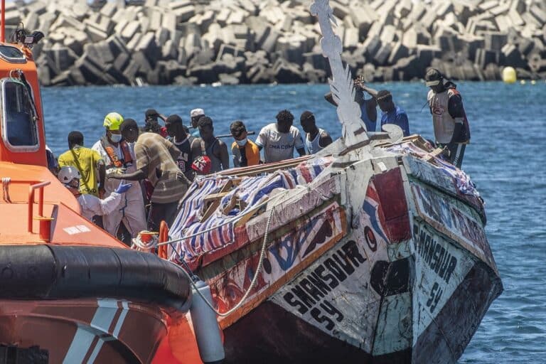 Tres nuevas pateras elevan a más de 670 los inmigrantes ilegales que ...