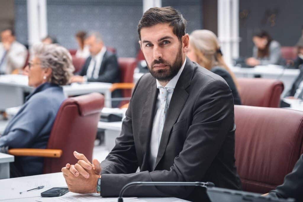 Antelo (VOX) censura el apoyo del PP al decreto ómnibus: "Ha decidido ...