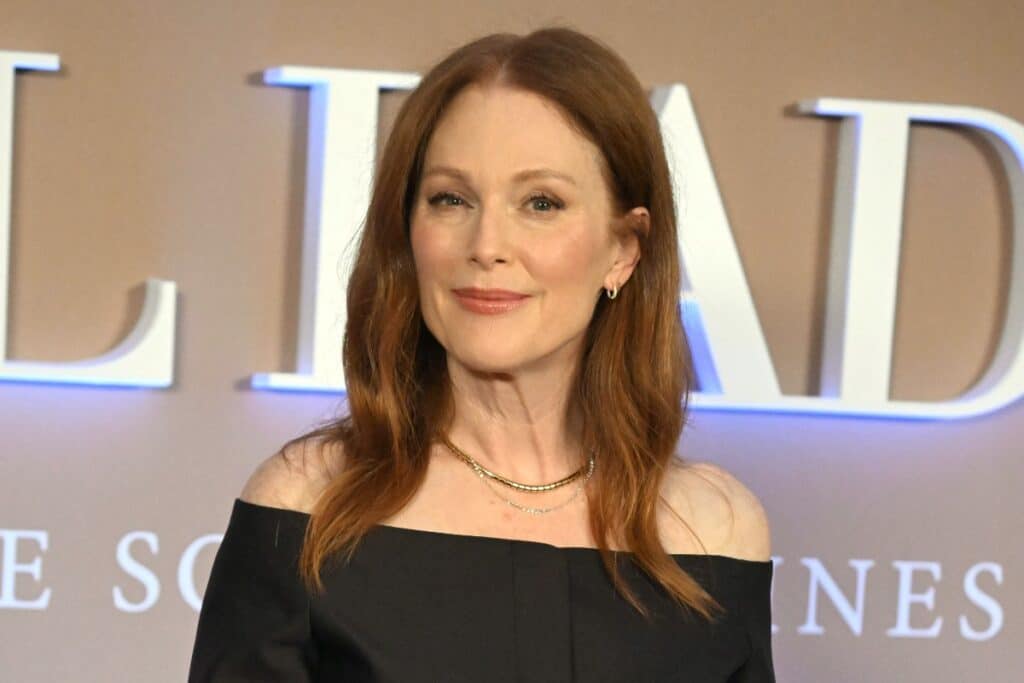 Trump elimina el libro 'woke' de la actriz Moore en las escuelas