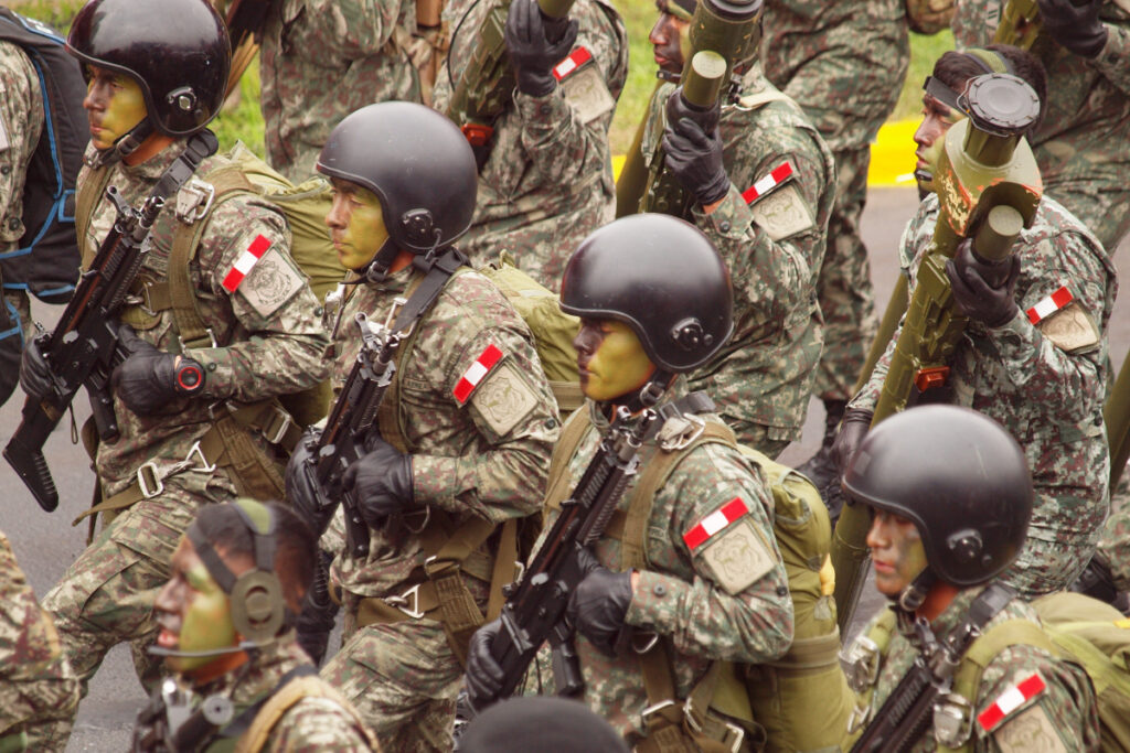 Perú aprueba amnistía para militares que enfrentaron al terrorismo
