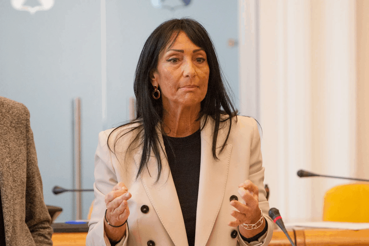 Deportan a un inmigrante pakistaní por amenazar a una diputada