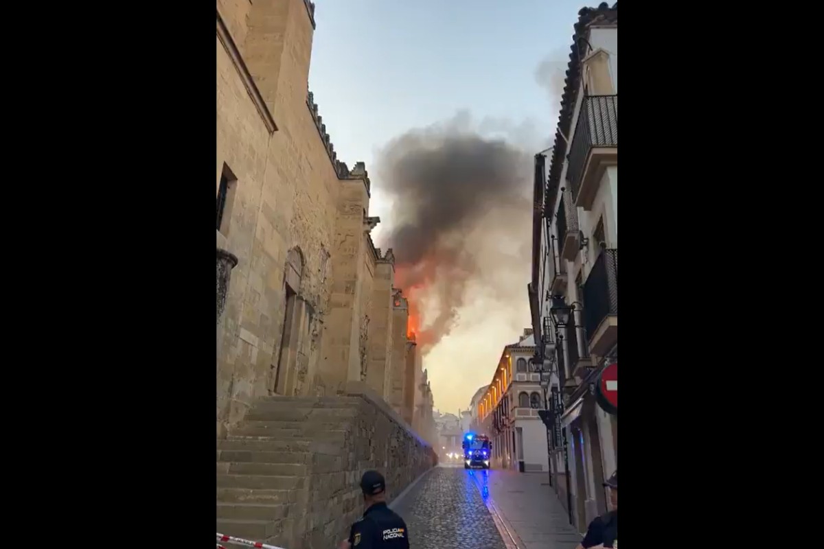 Alarma en Córdoba por un incendio en la Mezquita-Catedral: todos los accesos al templo han sido ...