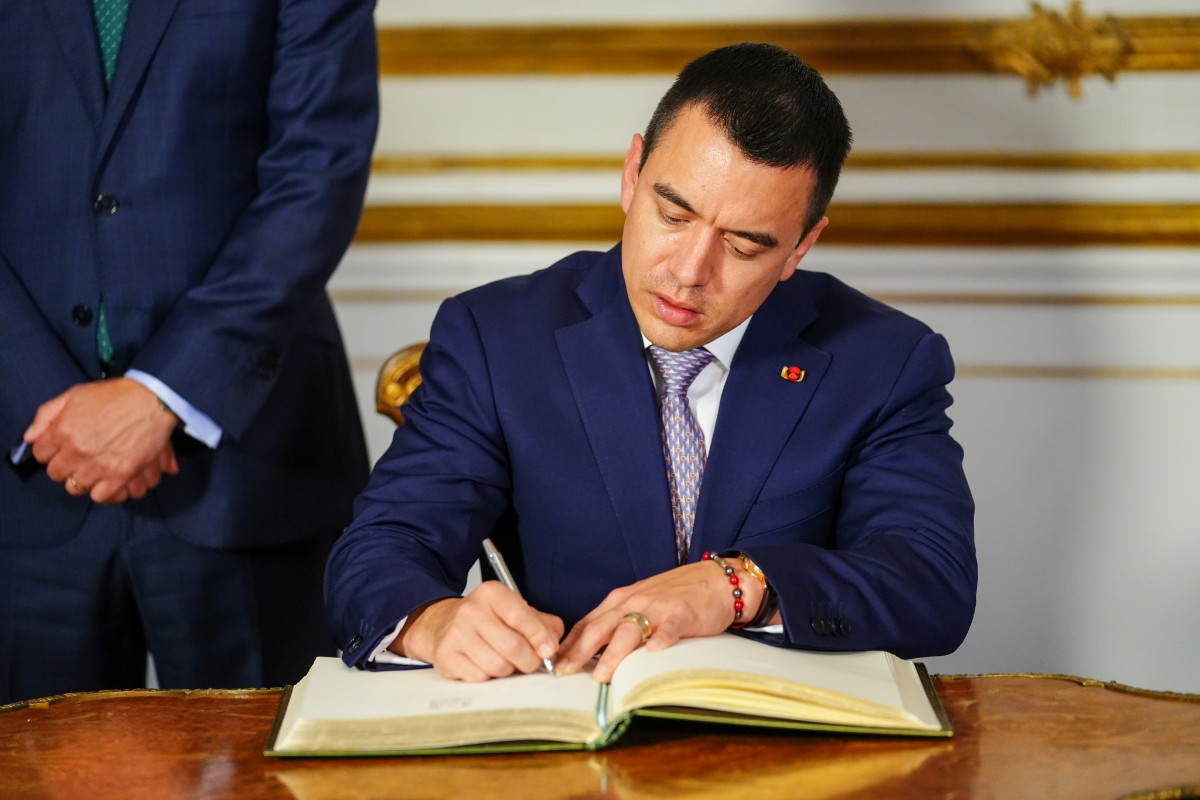 Noboa envía al Constitucional de Ecuador una batería de preguntas para ser incluidas en la ...