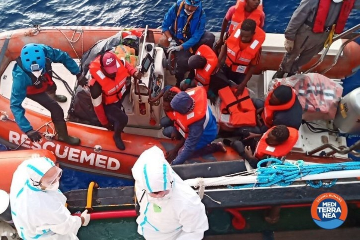 Seis miembros de la ONG italiana 'Mediterranea Saving Humans', a juicio ...