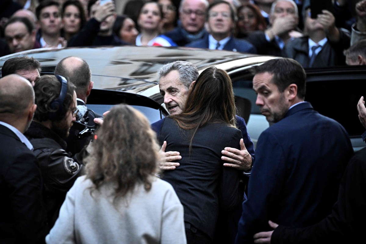 El expresidente francés Nicolas Sarkozy entra en la cárcel de la Santé ...