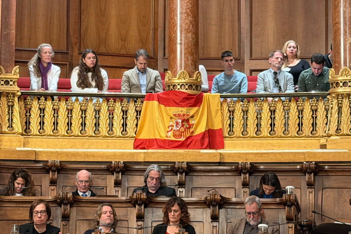 VOX logra que la bandera de España vuelva a estar presente en el Salón ...