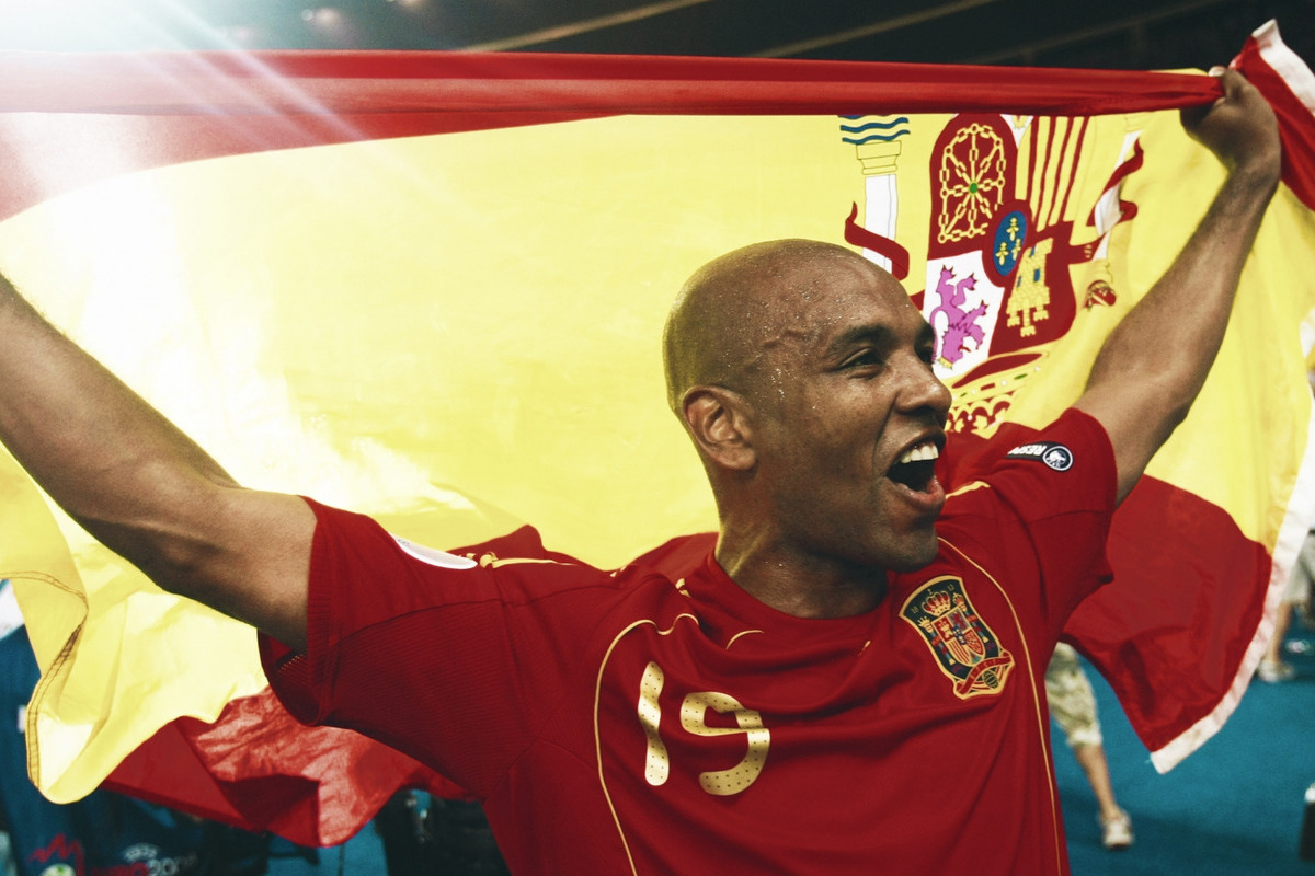 El exfutbolista Marcos Senna defiende políticas migratorias ...