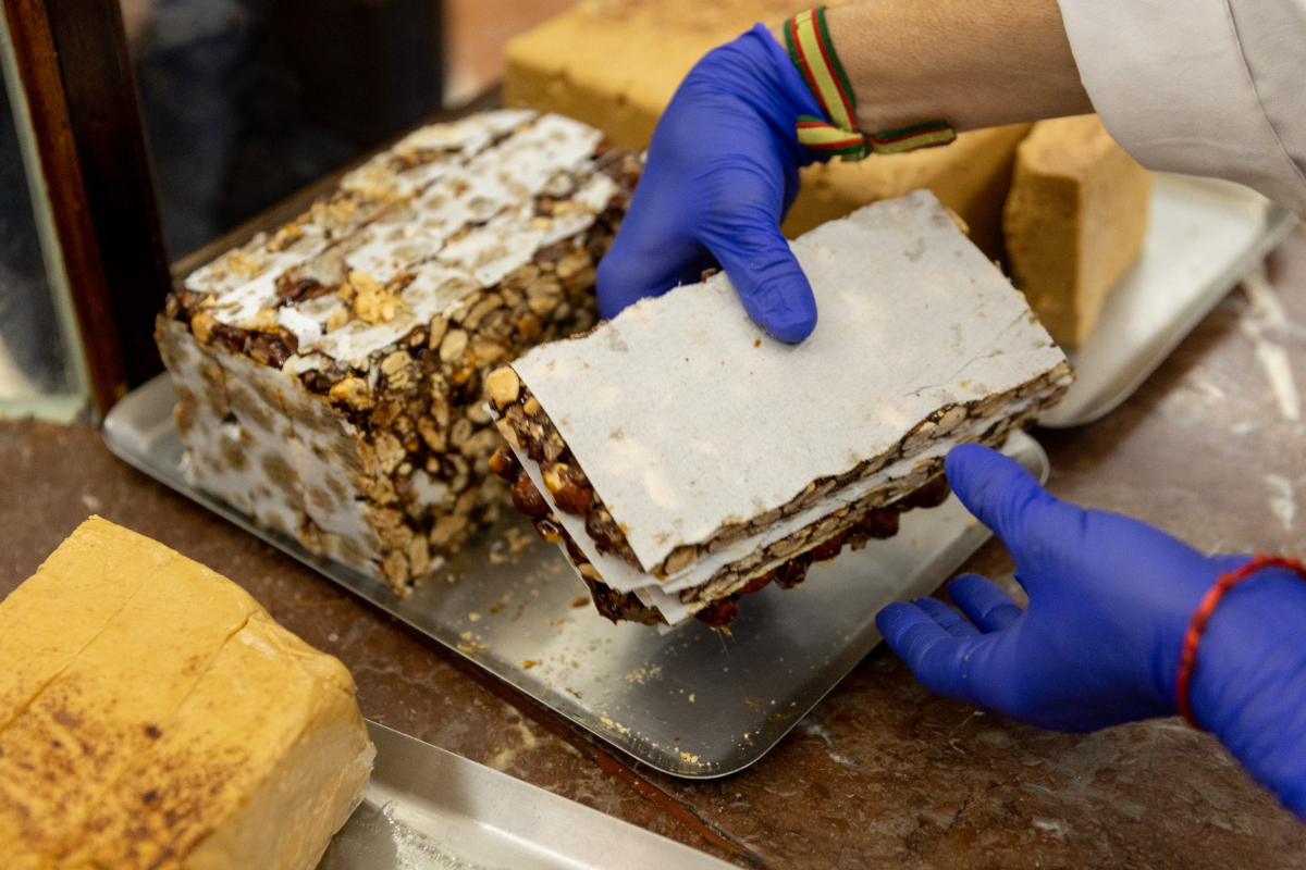 El turrón se convierte en artículo de lujo esta Navidad: sube un 16% de ...