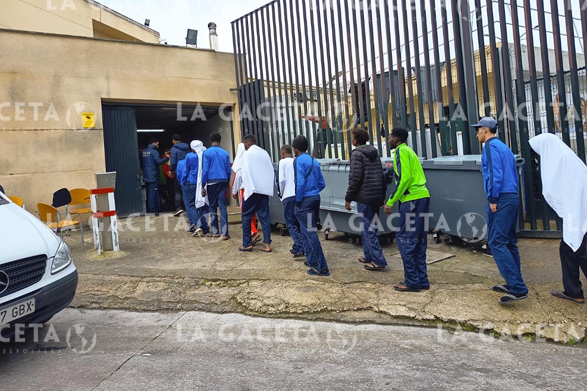 El "efecto llamada" de la "regularización" masiva: el CETI de Ceuta ya ...